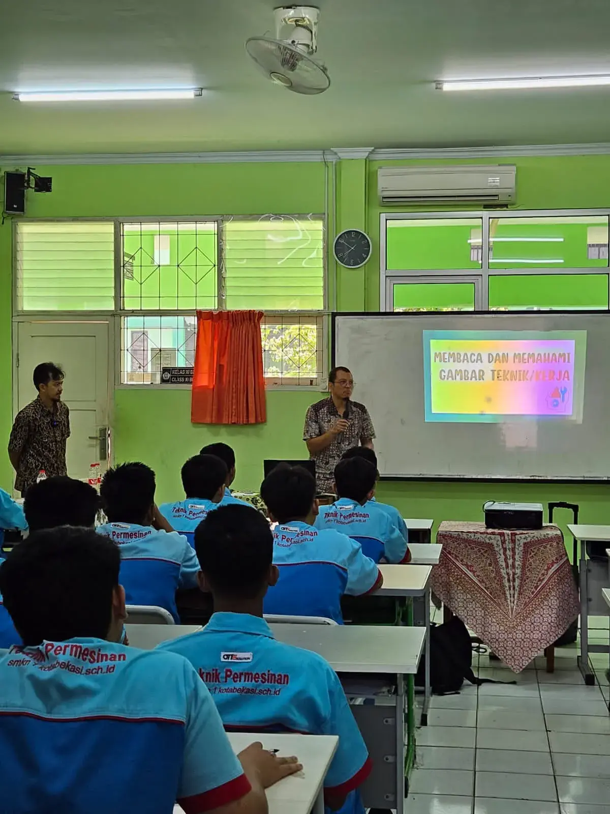Guru Tamu dari Industri: Kontribusi Langsung STP di SMKN 1 Kota Bekasi